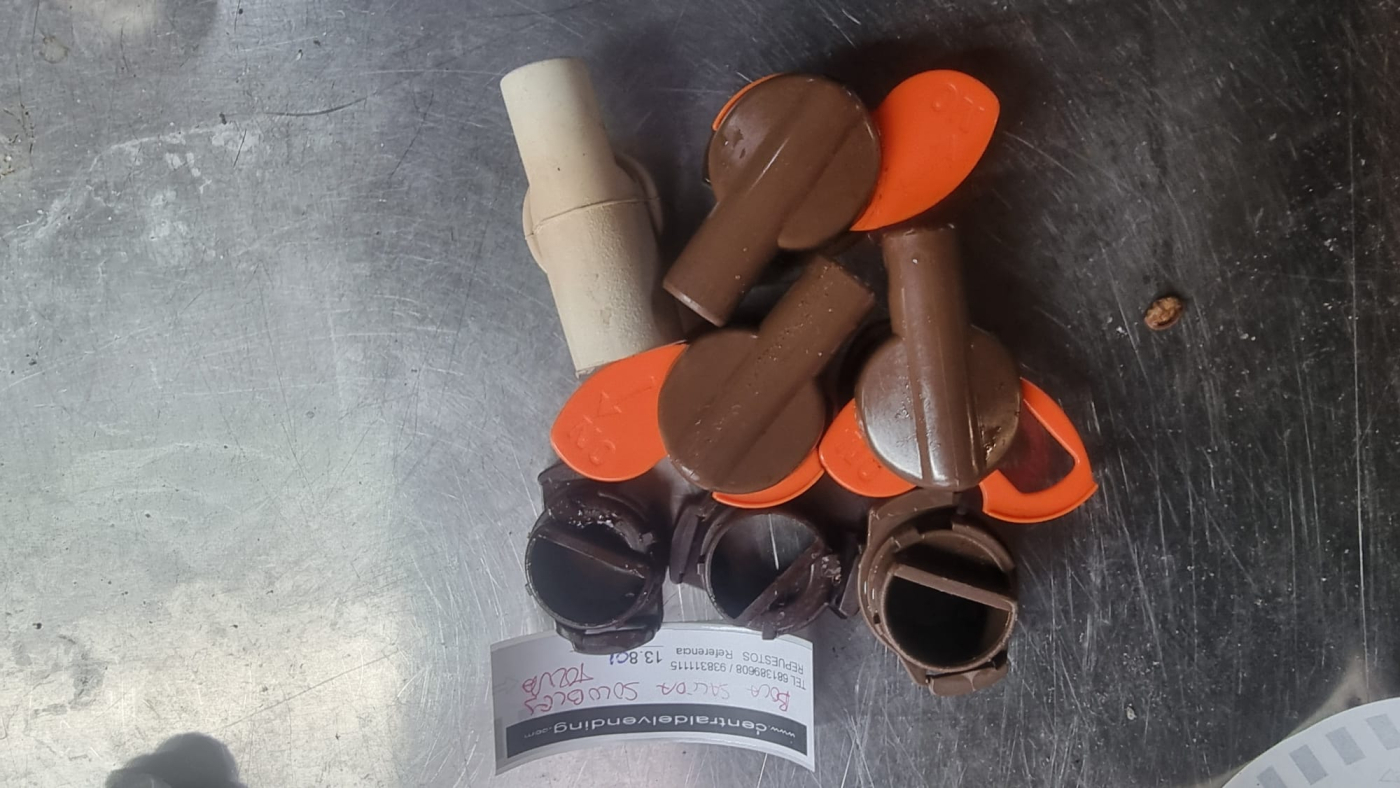 BOCA SALIDA SOLUBLE TOLVA SAECO | Central del Vending