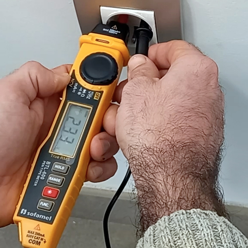Digital multimeter with True RMS technology | SOFAMEL - Manufacturer of connection and safety ...